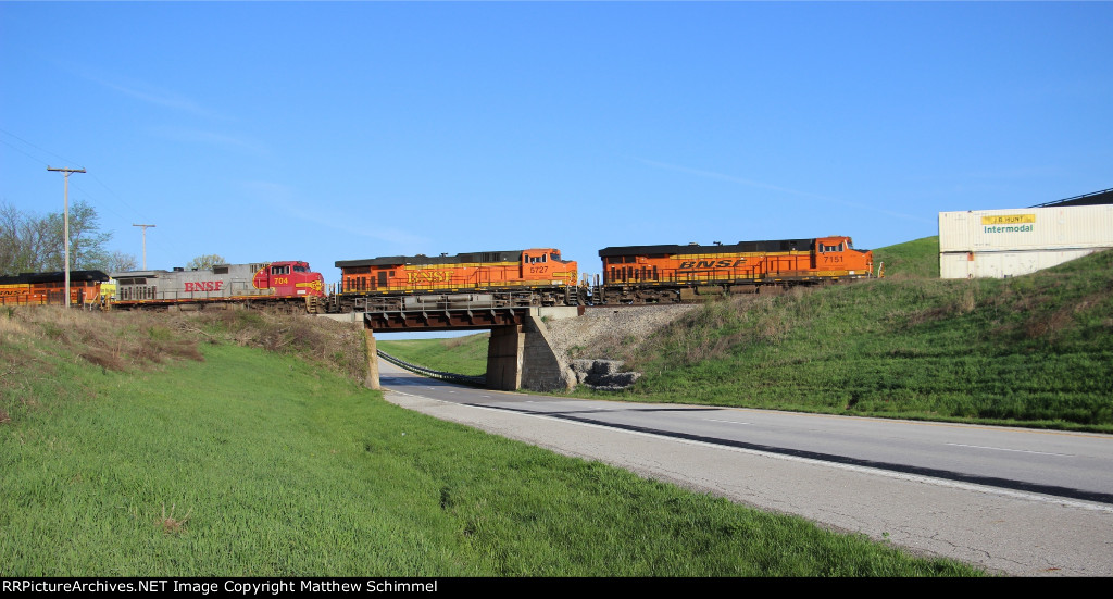 BNSF 704, BNSF 5727, & BNSF 7151